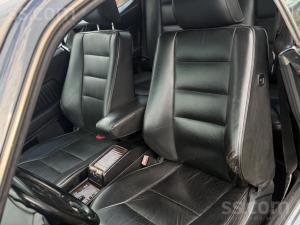 Black Mercedes-Benz E 320 1994 in Cesis, with an engine capacity of 3.20 L and mileage of 240 thousand km for 7990 €, photo 16 on AUTOMOTO.COM.LV