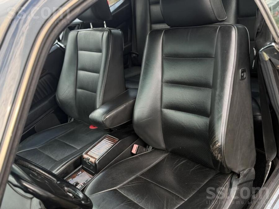 Black Mercedes-Benz E 320 1994 in Cesis, with an engine capacity of 3.20 L and mileage of 240 thousand km for 7990 €, photo 16 on AUTOMOTO.COM.LV