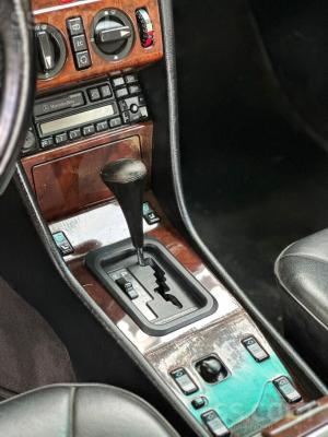 Black Mercedes-Benz E 320 1994 in Cesis, with an engine capacity of 3.20 L and mileage of 240 thousand km for 7990 €, photo 21 on AUTOMOTO.COM.LV