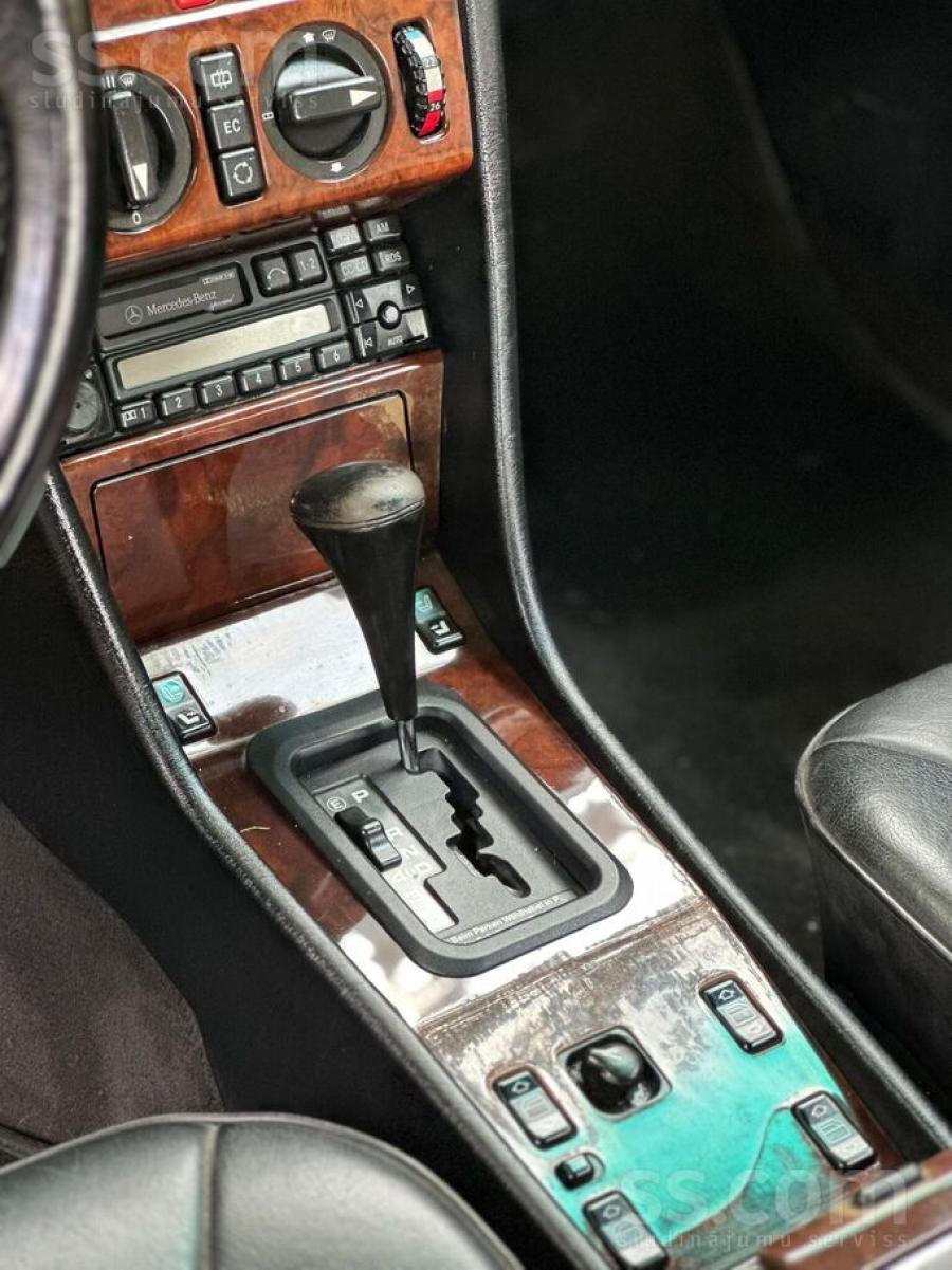 Black Mercedes-Benz E 320 1994 in Cesis, with an engine capacity of 3.20 L and mileage of 240 thousand km for 7990 €, photo 21 on AUTOMOTO.COM.LV