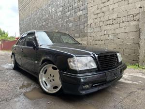 Black Mercedes-Benz E 320 1995 in Klaipeda, with an engine capacity of 0.32 L and mileage of 75 thousand km for 22500 €, photo 2 on AUTOMOTO.COM.LV