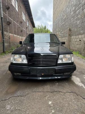 Black Mercedes-Benz E 320 1995 in Klaipeda, with an engine capacity of 0.32 L and mileage of 75 thousand km for 22500 €, photo 10 on AUTOMOTO.COM.LV