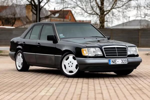 Melns Mercedes-Benz E 320 1995 Jelgava, ar dzinēja tilpumu 3.20 L un nobraukumu 160 tūkst. km par 9600 €, foto 2 vietnē AUTOMOTO.COM.LV