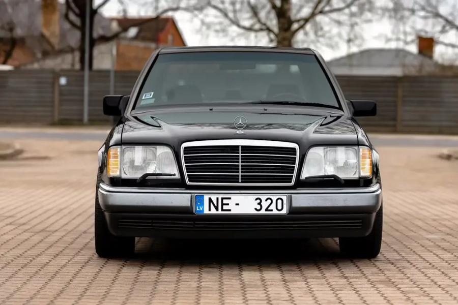 Melns Mercedes-Benz E 320 1995 Jelgava, ar dzinēja tilpumu 3.20 L un nobraukumu 160 tūkst. km par 9600 €, foto 4 vietnē AUTOMOTO.COM.LV