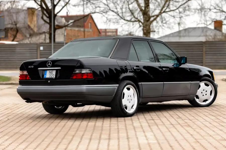 Melns Mercedes-Benz E 320 1995 Jelgava, ar dzinēja tilpumu 3.20 L un nobraukumu 160 tūkst. km par 9600 €, foto 6 vietnē AUTOMOTO.COM.LV