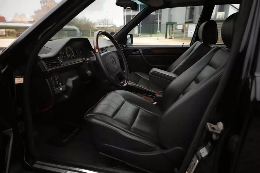 Melns Mercedes-Benz E 320 1995 Jelgava, ar dzinēja tilpumu 3.20 L un nobraukumu 160 tūkst. km par 9600 €, foto 15 vietnē AUTOMOTO.COM.LV