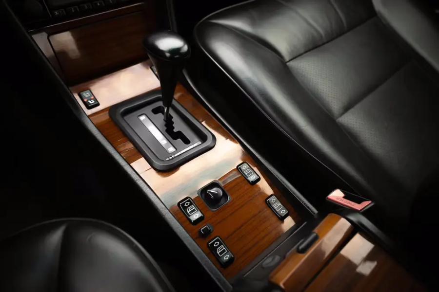Melns Mercedes-Benz E 320 1995 Jelgava, ar dzinēja tilpumu 3.20 L un nobraukumu 160 tūkst. km par 9600 €, foto 19 vietnē AUTOMOTO.COM.LV
