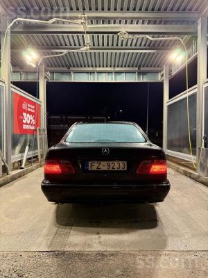 Melns Mercedes-Benz E 320 2000 Liepāja, ar dzinēja tilpumu 3.20 L un nobraukumu 399 tūkst. km par 1600 €, foto 3 vietnē AUTOMOTO.COM.LV