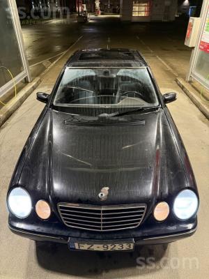 Melns Mercedes-Benz E 320 2000 Liepāja, ar dzinēja tilpumu 3.20 L un nobraukumu 399 tūkst. km par 1600 €, foto 4 vietnē AUTOMOTO.COM.LV