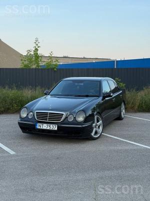 Melns Mercedes-Benz E 320 2000 Daugavpils, ar dzinēja tilpumu 3.20 L un nobraukumu 501 tūkst. km par 2100 €, foto  vietnē AUTOMOTO.COM.LV