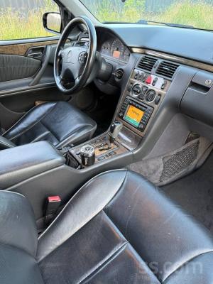 Black Mercedes-Benz E 320 2000 in Daugavpils, with an engine capacity of 3.20 L and mileage of 501 thousand km for 2100 €, photo 6 on AUTOMOTO.COM.LV