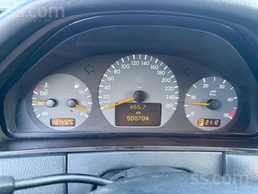 Black Mercedes-Benz E 320 2000 in Daugavpils, with an engine capacity of 3.20 L and mileage of 501 thousand km for 2100 €, photo 8 on AUTOMOTO.COM.LV