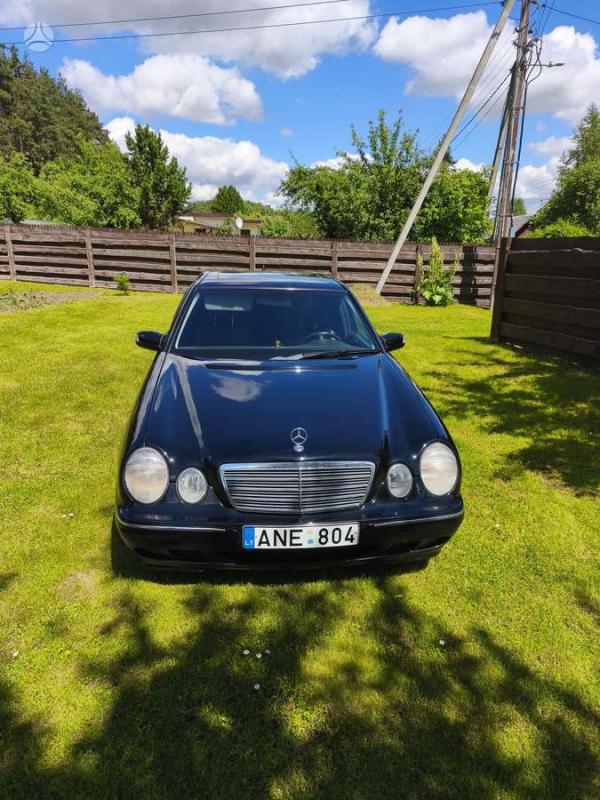 Black Mercedes-Benz E 320 2000 in Vilnius, with an engine capacity of 3.20 L and mileage of 169 thousand km for 5000 €, photo 1 on AUTOMOTO.COM.LV