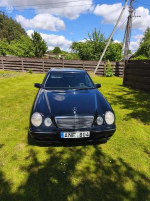 Black Mercedes-Benz E 320 2000 in Vilnius, with an engine capacity of 3.20 L and mileage of 169 thousand km for 5000 €, photo  on AUTOMOTO.COM.LV