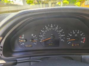 Black Mercedes-Benz E 320 2000 in Vilnius, with an engine capacity of 3.20 L and mileage of 169 thousand km for 5000 €, photo 9 on AUTOMOTO.COM.LV
