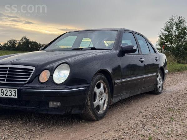 Black Mercedes-Benz E 320 2000 in Preili, with an engine capacity of 3.20 L and mileage of 401 thousand km for 1100 €, photo 1 on AUTOMOTO.COM.LV