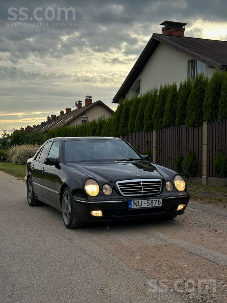 Black Mercedes-Benz E 320 2001 in Riga, with an engine capacity of 3.20 L and mileage of 301 thousand km for 3200 €, photo 1 on AUTOMOTO.COM.LV