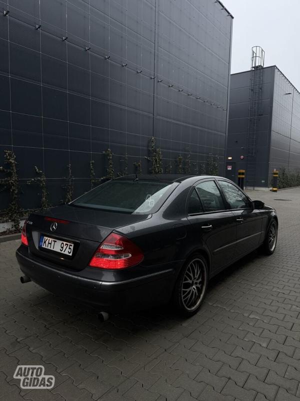 Black Mercedes-Benz E 320 2002 in Klaipeda, with an engine capacity of 3.20 L and mileage of 490 thousand km for 2100 €, photo 1 on AUTOMOTO.COM.LV