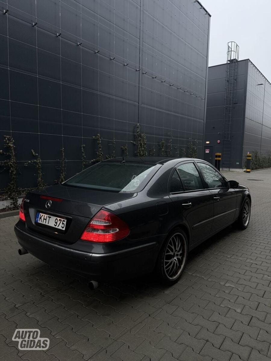 Melns Mercedes-Benz E 320 2002 Klaipėda, ar dzinēja tilpumu 3.20 L un nobraukumu 490 tūkst. km par 2100 €, foto 1 vietnē AUTOMOTO.COM.LV