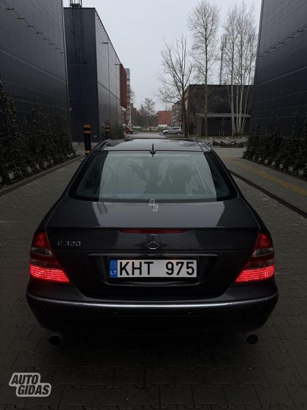 Black Mercedes-Benz E 320 2002 in Klaipeda, with an engine capacity of 3.20 L and mileage of 490 thousand km for 2100 €, photo 2 on AUTOMOTO.COM.LV