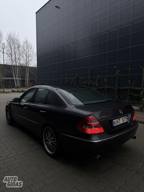 Black Mercedes-Benz E 320 2002 in Klaipeda, with an engine capacity of 3.20 L and mileage of 490 thousand km for 2100 €, photo 3 on AUTOMOTO.COM.LV