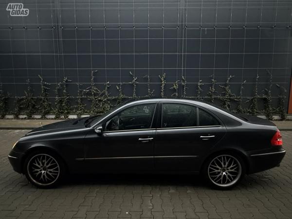 Black Mercedes-Benz E 320 2002 in Klaipeda, with an engine capacity of 3.20 L and mileage of 490 thousand km for 2100 €, photo 4 on AUTOMOTO.COM.LV