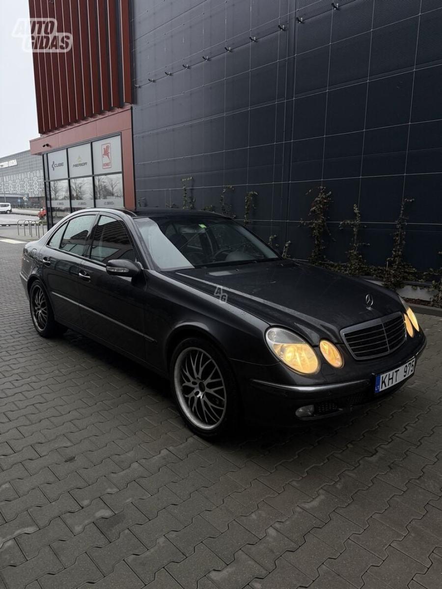 Melns Mercedes-Benz E 320 2002 Klaipėda, ar dzinēja tilpumu 3.20 L un nobraukumu 490 tūkst. km par 2100 €, foto 5 vietnē AUTOMOTO.COM.LV