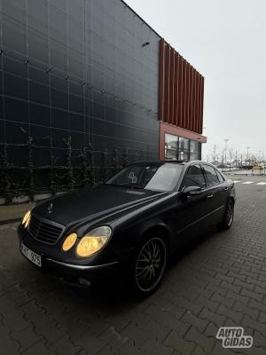 Melns Mercedes-Benz E 320 2002 Klaipėda, ar dzinēja tilpumu 3.20 L un nobraukumu 490 tūkst. km par 2100 €, foto 6 vietnē AUTOMOTO.COM.LV