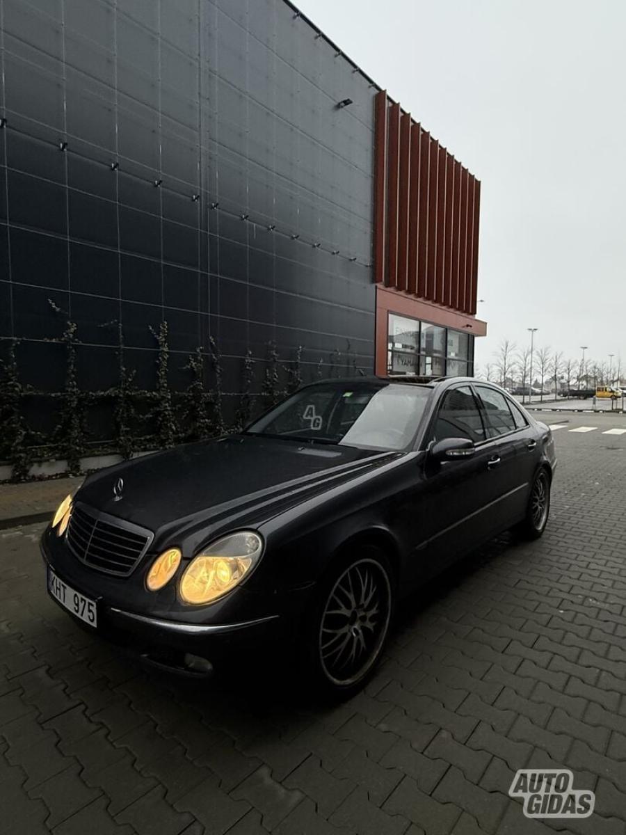 Melns Mercedes-Benz E 320 2002 Klaipėda, ar dzinēja tilpumu 3.20 L un nobraukumu 490 tūkst. km par 2100 €, foto 6 vietnē AUTOMOTO.COM.LV