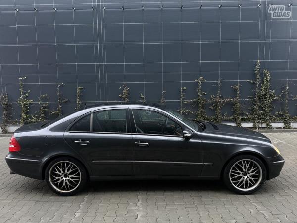 Black Mercedes-Benz E 320 2002 in Klaipeda, with an engine capacity of 3.20 L and mileage of 490 thousand km for 2100 €, photo 7 on AUTOMOTO.COM.LV