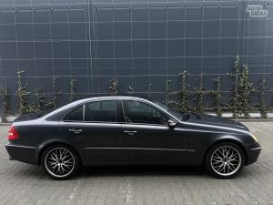 Melns Mercedes-Benz E 320 2002 Klaipėda, ar dzinēja tilpumu 3.20 L un nobraukumu 490 tūkst. km par 2100 €, foto 7 vietnē AUTOMOTO.COM.LV