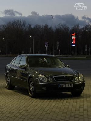 Melns Mercedes-Benz E 320 2002 Klaipėda, ar dzinēja tilpumu 3.20 L un nobraukumu 490 tūkst. km par 2100 €, foto 14 vietnē AUTOMOTO.COM.LV