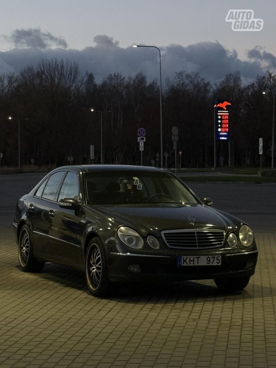 Melns Mercedes-Benz E 320 2002 Klaipėda, ar dzinēja tilpumu 3.20 L un nobraukumu 490 tūkst. km par 2100 €, foto 14 vietnē AUTOMOTO.COM.LV