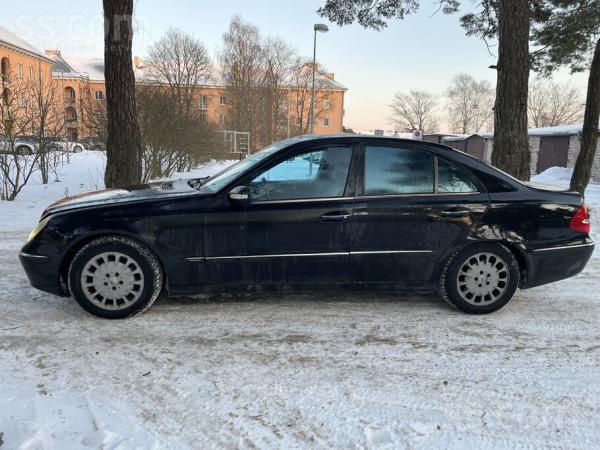 Melns Mercedes-Benz E 320 2002 Liepāja, ar dzinēja tilpumu 3.20 L un nobraukumu 285 tūkst. km par 1700 €, foto 2 vietnē AUTOMOTO.COM.LV