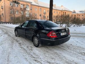 Melns Mercedes-Benz E 320 2002 Liepāja, ar dzinēja tilpumu 3.20 L un nobraukumu 285 tūkst. km par 1700 €, foto 3 vietnē AUTOMOTO.COM.LV