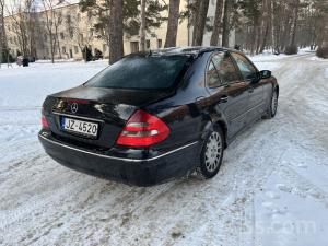 Melns Mercedes-Benz E 320 2002 Liepāja, ar dzinēja tilpumu 3.20 L un nobraukumu 285 tūkst. km par 1700 €, foto 4 vietnē AUTOMOTO.COM.LV