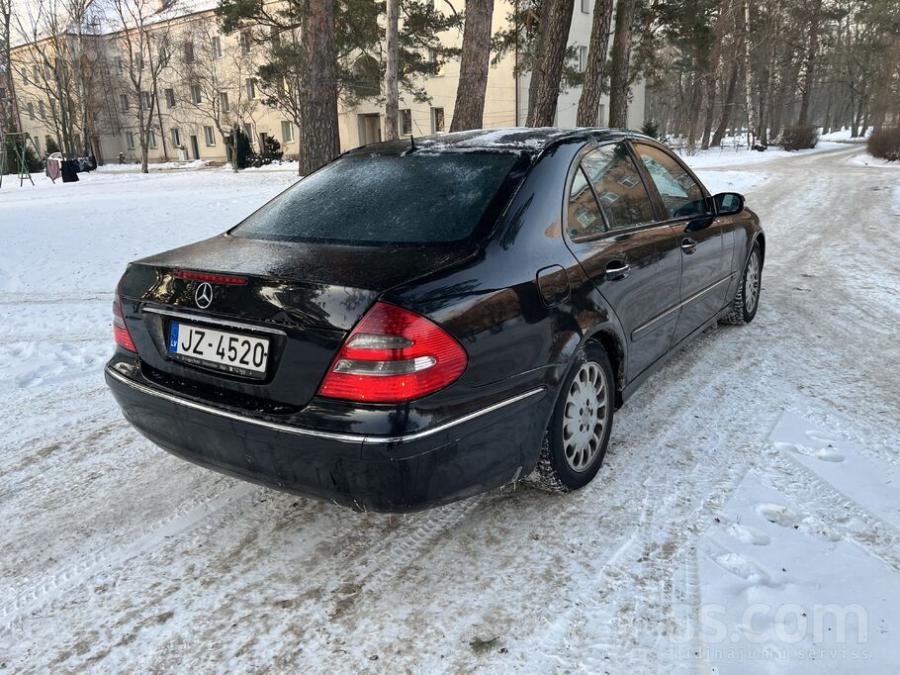 Melns Mercedes-Benz E 320 2002 Liepāja, ar dzinēja tilpumu 3.20 L un nobraukumu 285 tūkst. km par 1700 €, foto 4 vietnē AUTOMOTO.COM.LV