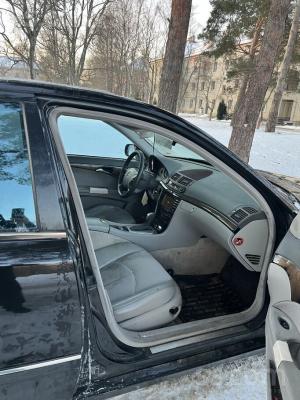 Melns Mercedes-Benz E 320 2002 Liepāja, ar dzinēja tilpumu 3.20 L un nobraukumu 285 tūkst. km par 1700 €, foto 5 vietnē AUTOMOTO.COM.LV