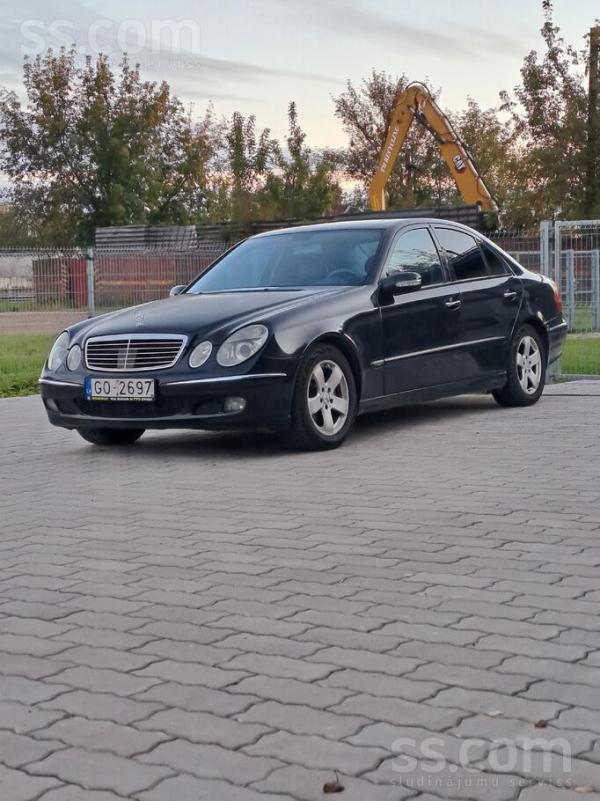 Melns Mercedes-Benz E 320 2002 Jelgava, ar dzinēja tilpumu 3.20 L un nobraukumu 418 tūkst. km par 5100 €, foto 1 vietnē AUTOMOTO.COM.LV