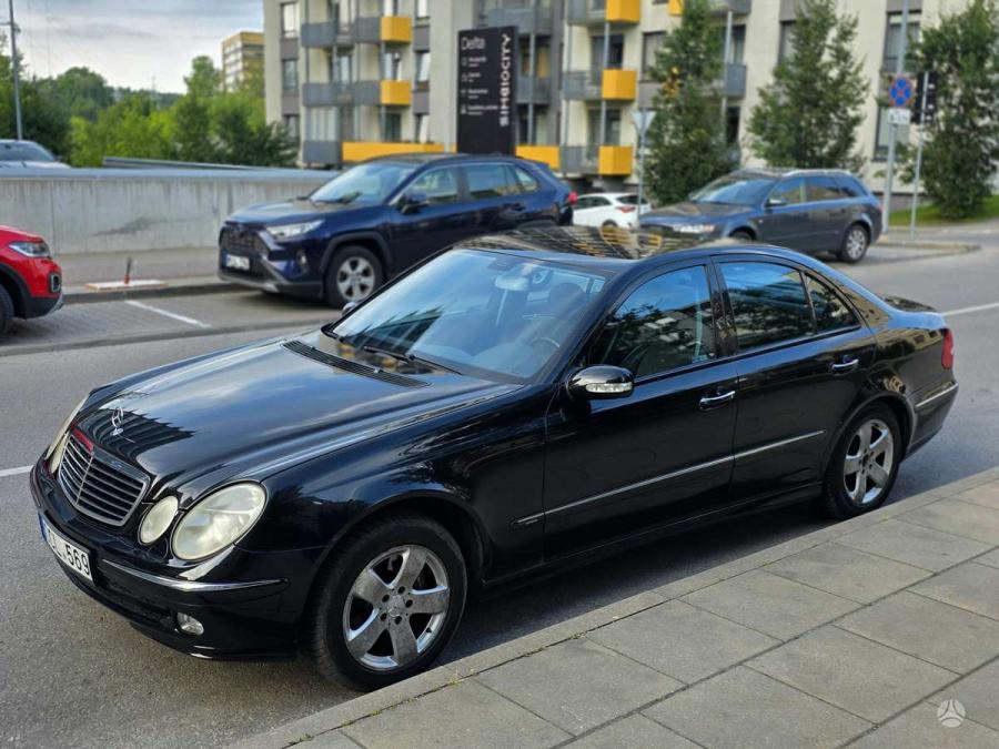 Черный Мерседес Е 320 2002 в Вильнюс, объемом двигателя 3.20 л и пробегом 220 тыс. км за 1600 €, фото 6 на AUTOMOTO.COM.LV