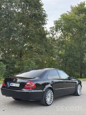 Black Mercedes-Benz E 320 2002 in Rezekne, with an engine capacity of 3.20 L and mileage of 461 thousand km for 4300 €, photo  on AUTOMOTO.COM.LV
