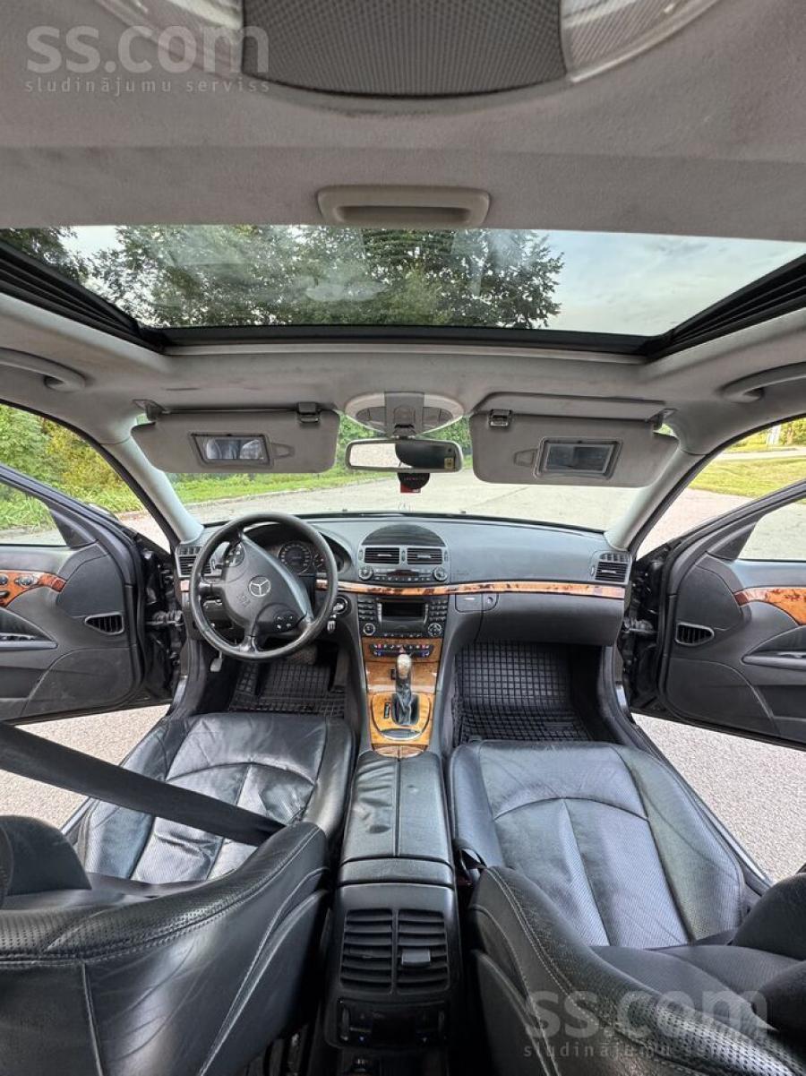 Black Mercedes-Benz E 320 2002 in Rezekne, with an engine capacity of 3.20 L and mileage of 461 thousand km for 4300 €, photo 4 on AUTOMOTO.COM.LV