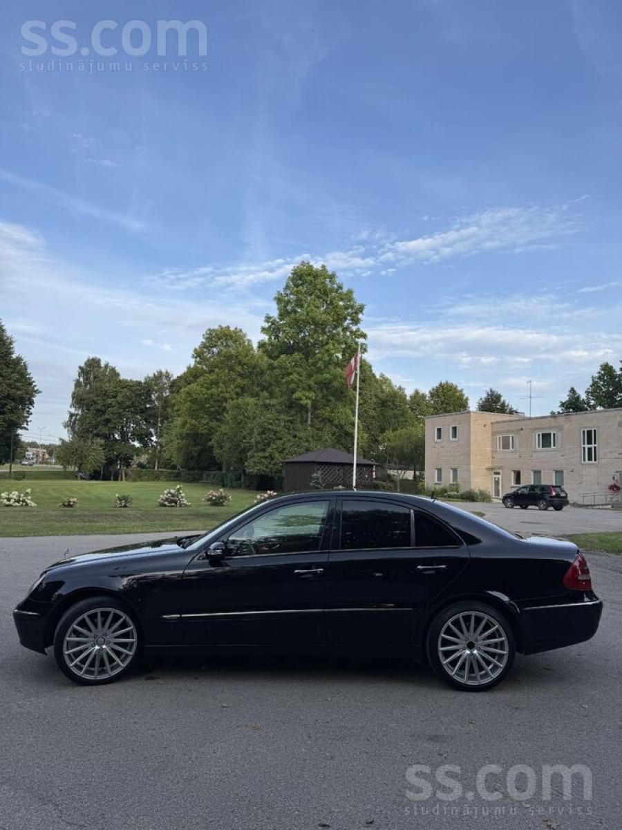 Black Mercedes-Benz E 320 2002 in Rezekne, with an engine capacity of 3.20 L and mileage of 461 thousand km for 4300 €, photo 6 on AUTOMOTO.COM.LV
