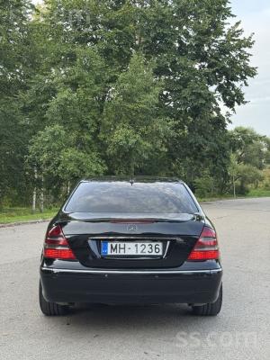 Black Mercedes-Benz E 320 2002 in Rezekne, with an engine capacity of 3.20 L and mileage of 461 thousand km for 4300 €, photo 7 on AUTOMOTO.COM.LV