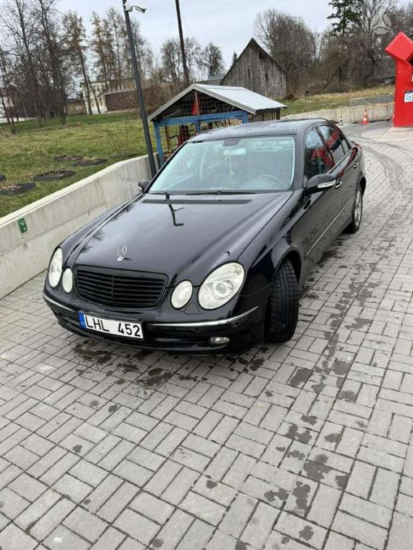 Black Mercedes-Benz E 320 2003 in Vilnius, with an engine capacity of 3.20 L and mileage of 460 thousand km for 2600 €, photo 1 on AUTOMOTO.COM.LV