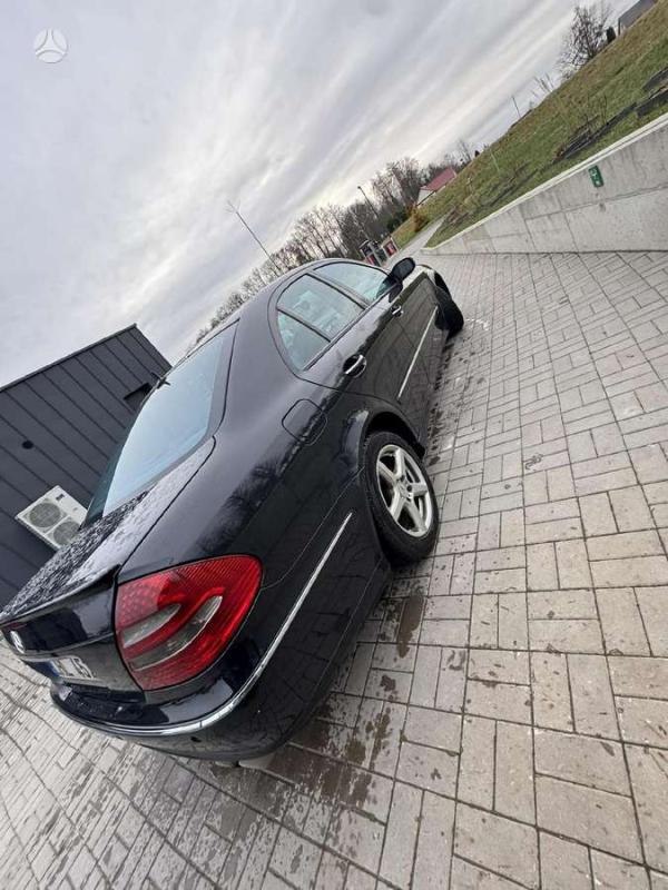 Black Mercedes-Benz E 320 2003 in Vilnius, with an engine capacity of 3.20 L and mileage of 460 thousand km for 2600 €, photo 2 on AUTOMOTO.COM.LV
