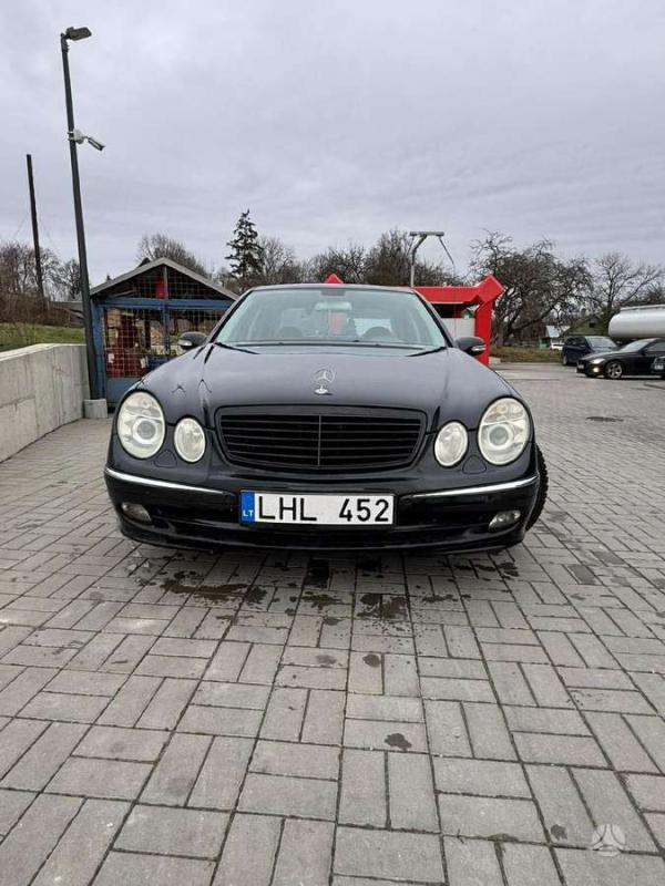 Black Mercedes-Benz E 320 2003 in Vilnius, with an engine capacity of 3.20 L and mileage of 460 thousand km for 2600 €, photo 6 on AUTOMOTO.COM.LV