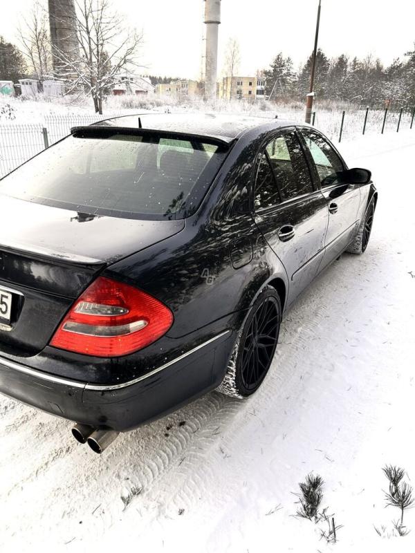 Melns Mercedes-Benz E 320 2003 Viļņa, ar dzinēja tilpumu 3.20 L un nobraukumu 380 tūkst. km par 3600 €, foto 4 vietnē AUTOMOTO.COM.LV
