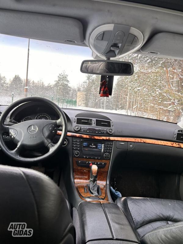 Melns Mercedes-Benz E 320 2003 Viļņa, ar dzinēja tilpumu 3.20 L un nobraukumu 380 tūkst. km par 3600 €, foto 9 vietnē AUTOMOTO.COM.LV