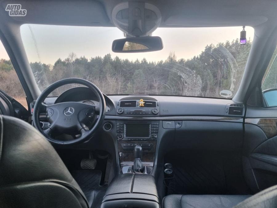 Melns Mercedes-Benz E 320 2003 Viļņa, ar dzinēja tilpumu 3.20 L un nobraukumu 292 tūkst. km par 3500 €, foto 17 vietnē AUTOMOTO.COM.LV